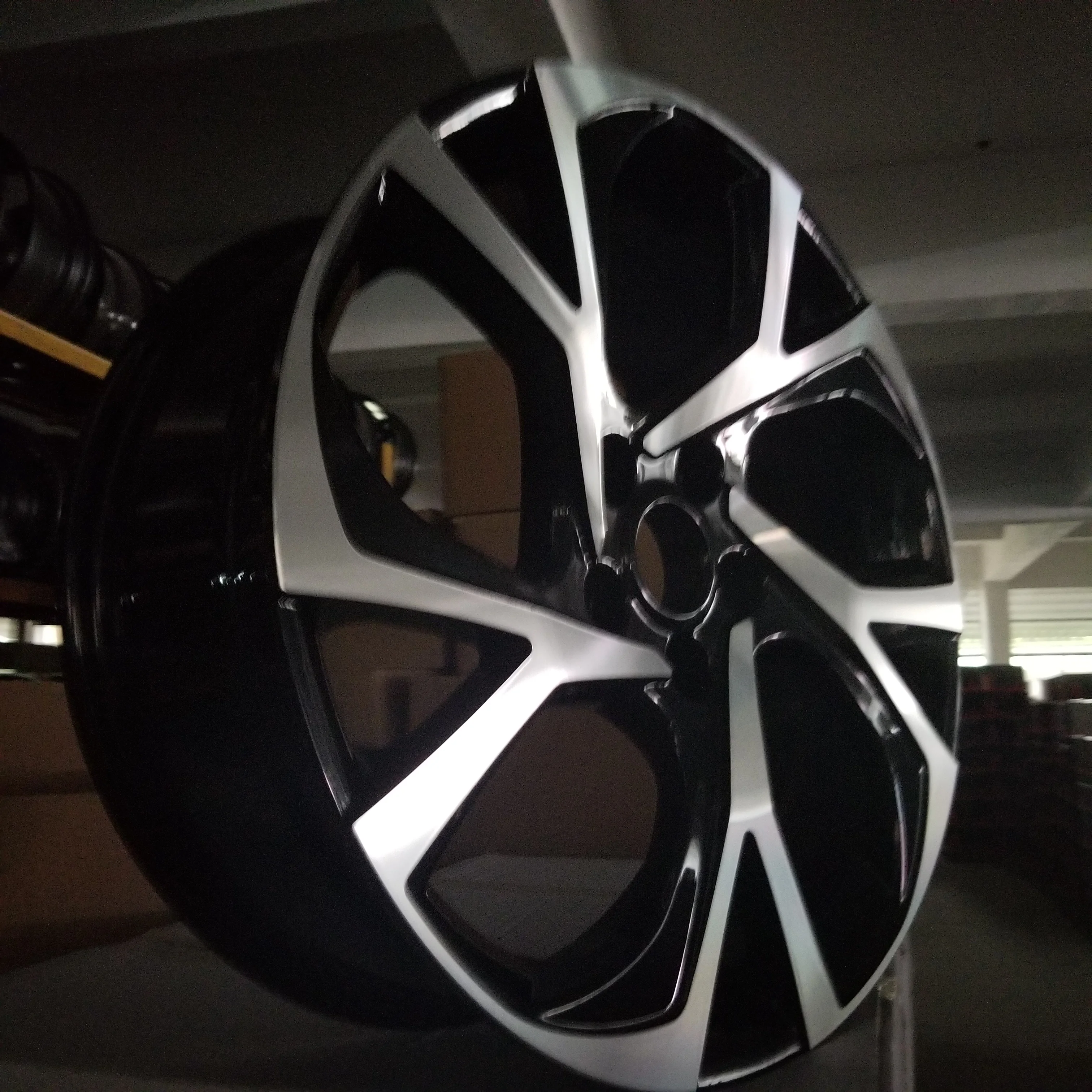 Advantages Of VW 17inch Replica Aluminum Alloy Wheel Hub Supply