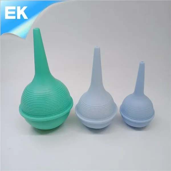 clean your ears-remove earwax-disposable ear flushing syringe