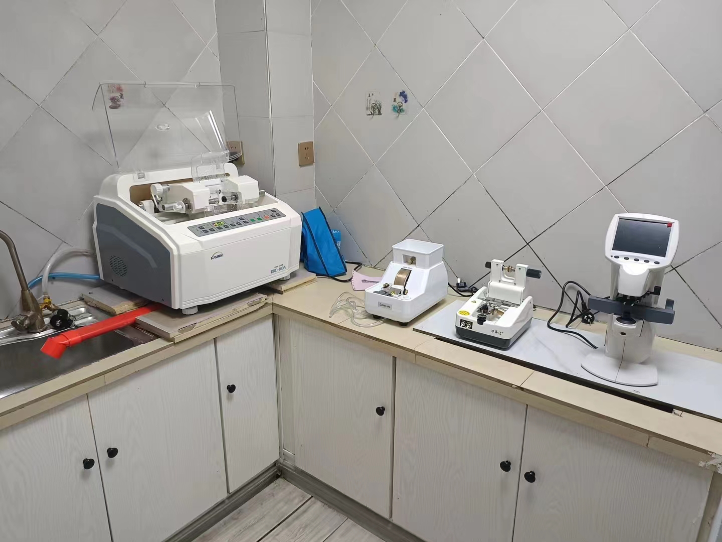 科瑞得全自动电脑磨边机-上海科瑞得精密仪器有限公司