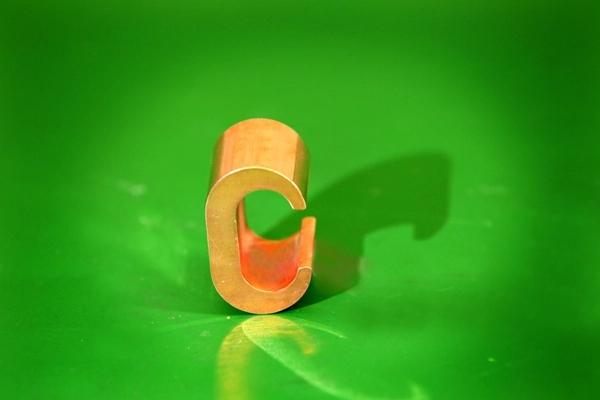 What aspects should be paid attention to when choosing cable clamp