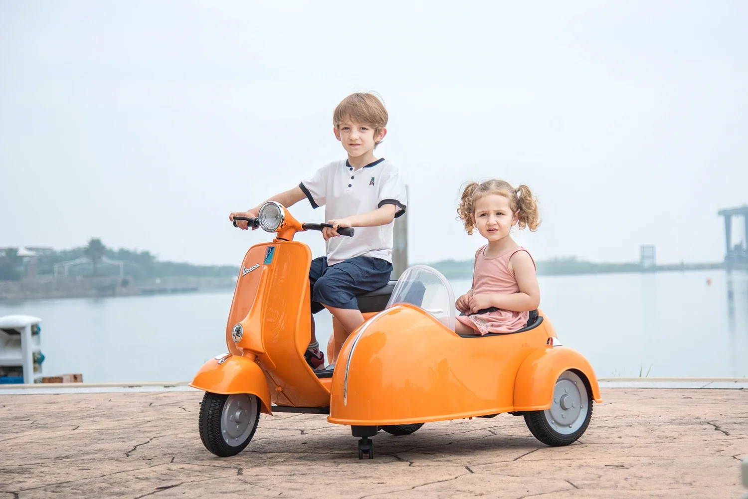 A8808 12V Official Licensed VESPA Sidecar