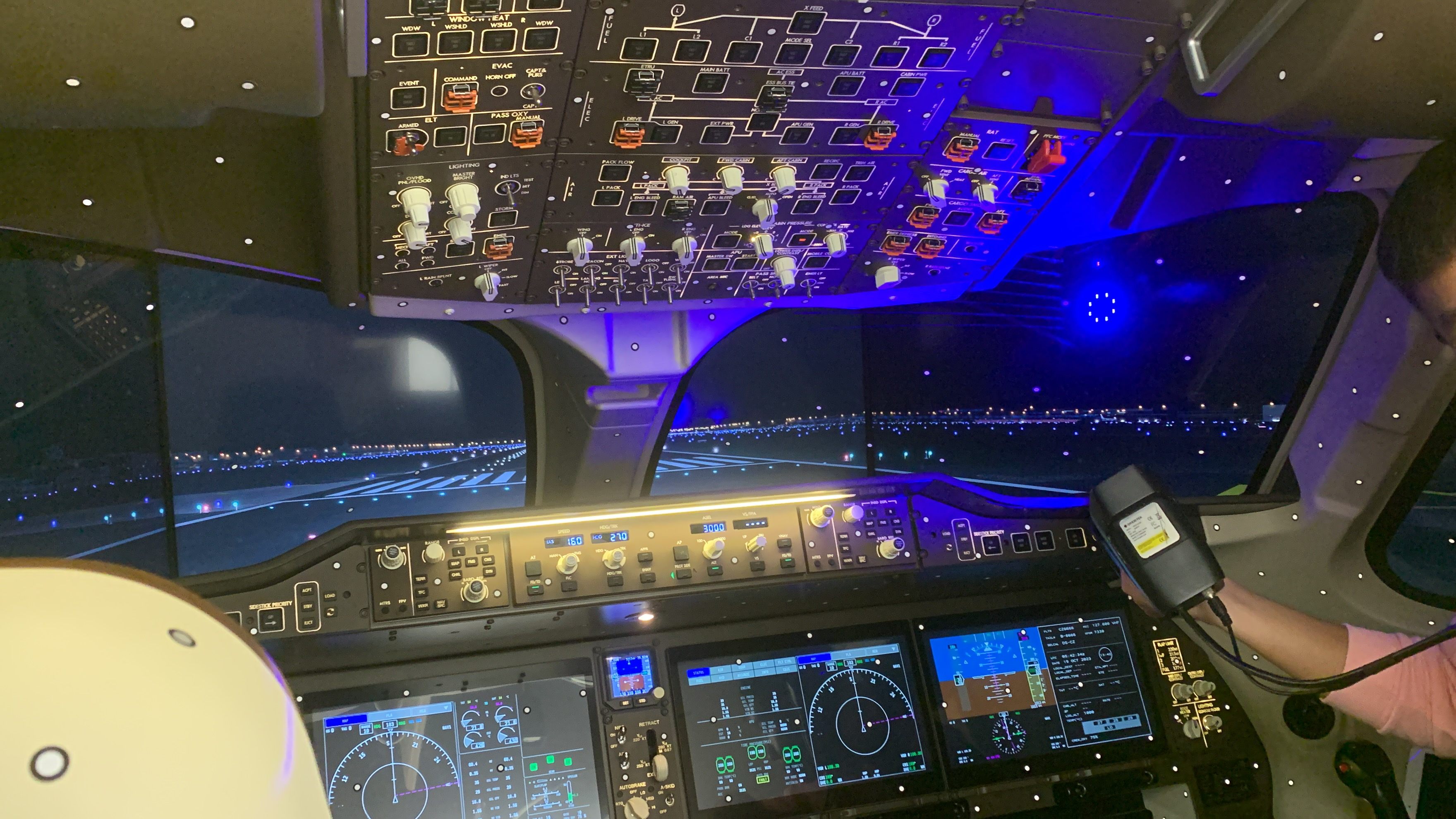 C919驾驶舱模型制作，3D扫描技术助力准确还原-上海乂仑三维设计有限公司