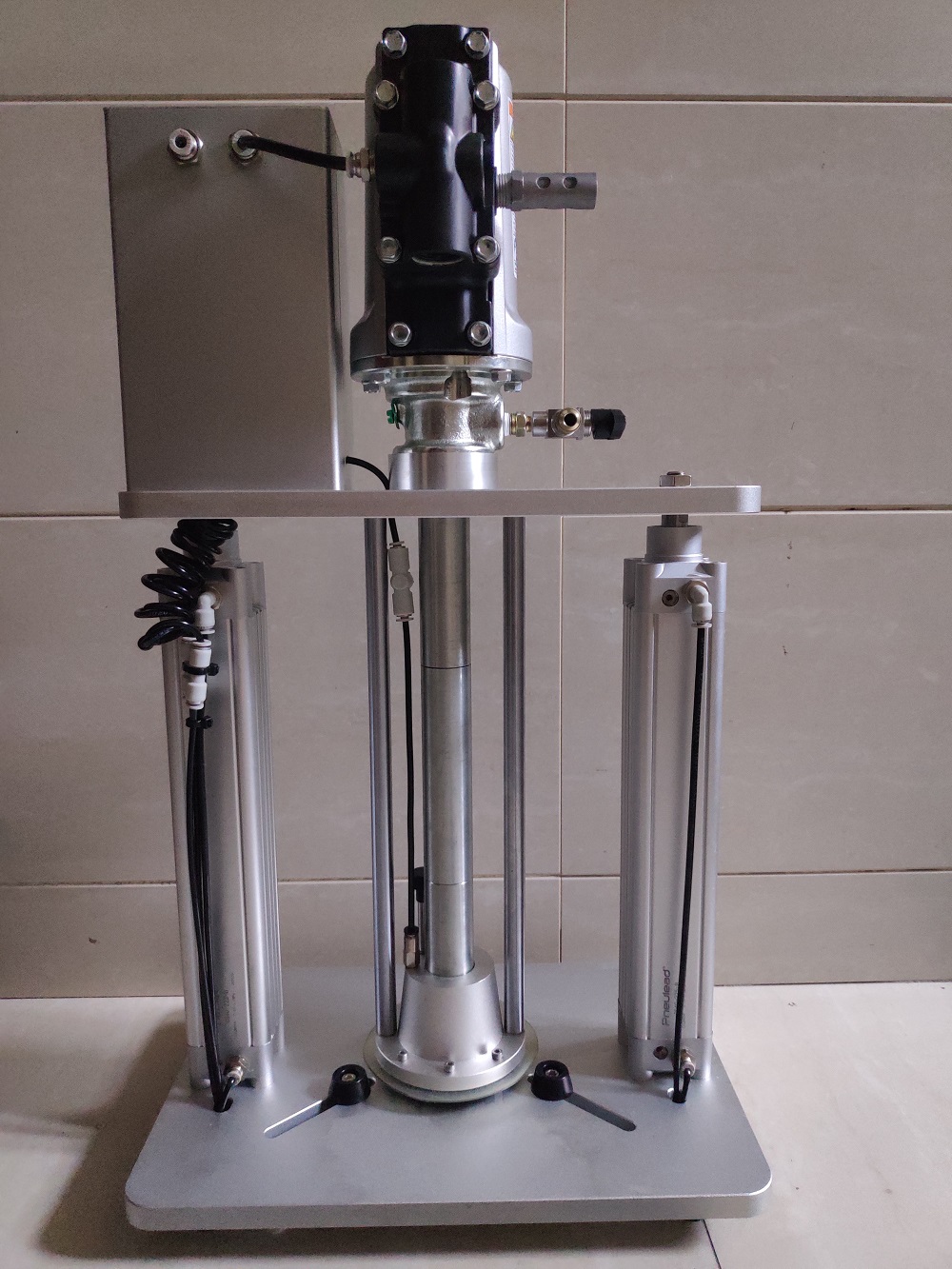 美国Graco 固瑞克LD系列 Fireball系列1-200KG双立柱压盘油泵 气动胶泵_周彦戎